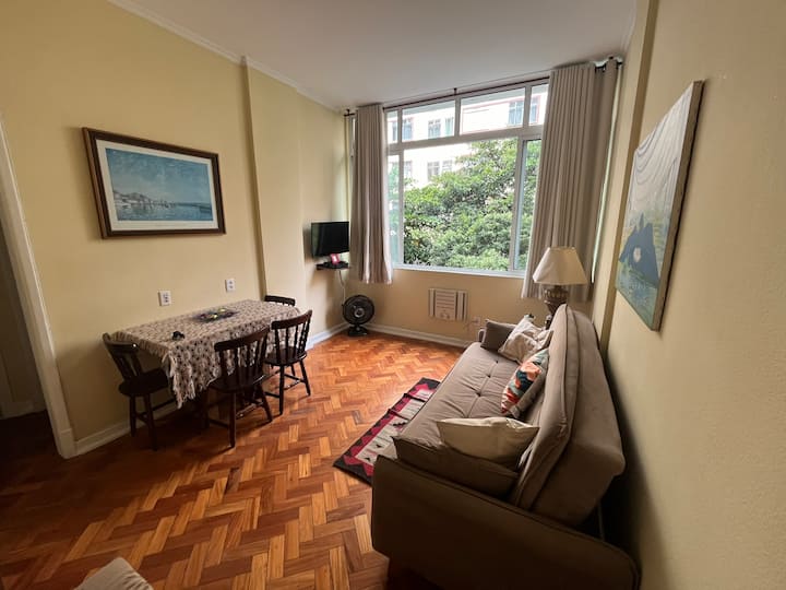 Belo Apartamento Em Copacabana A 1 Quadra Da Praia - Copacabana