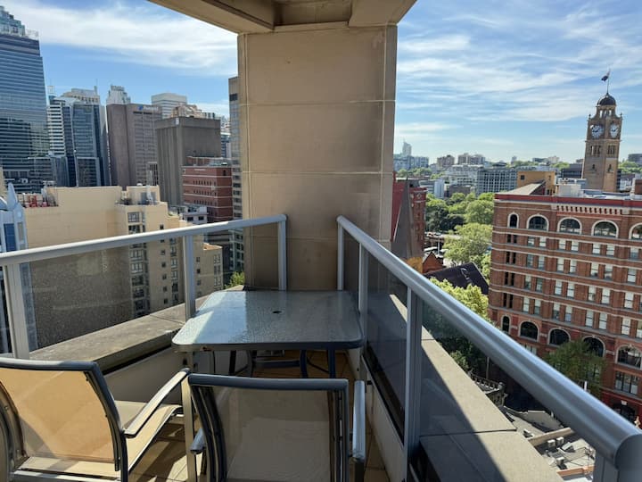 3 Bedroom 2 Bathroom Sub Penthouse With Pool - Sydney