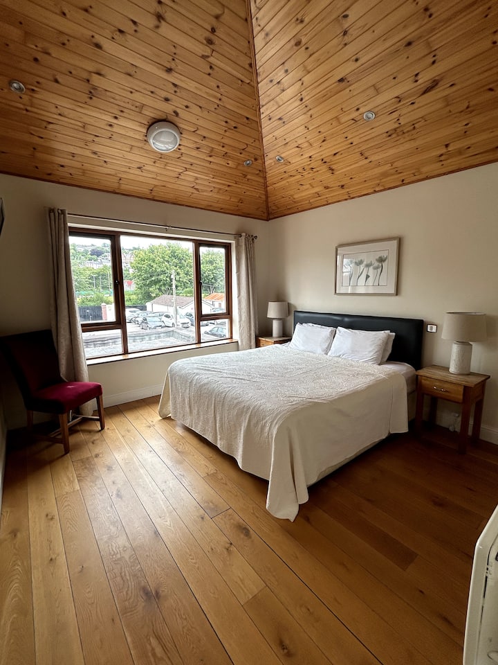Spacious Loft Apartment | Central Location - Cork