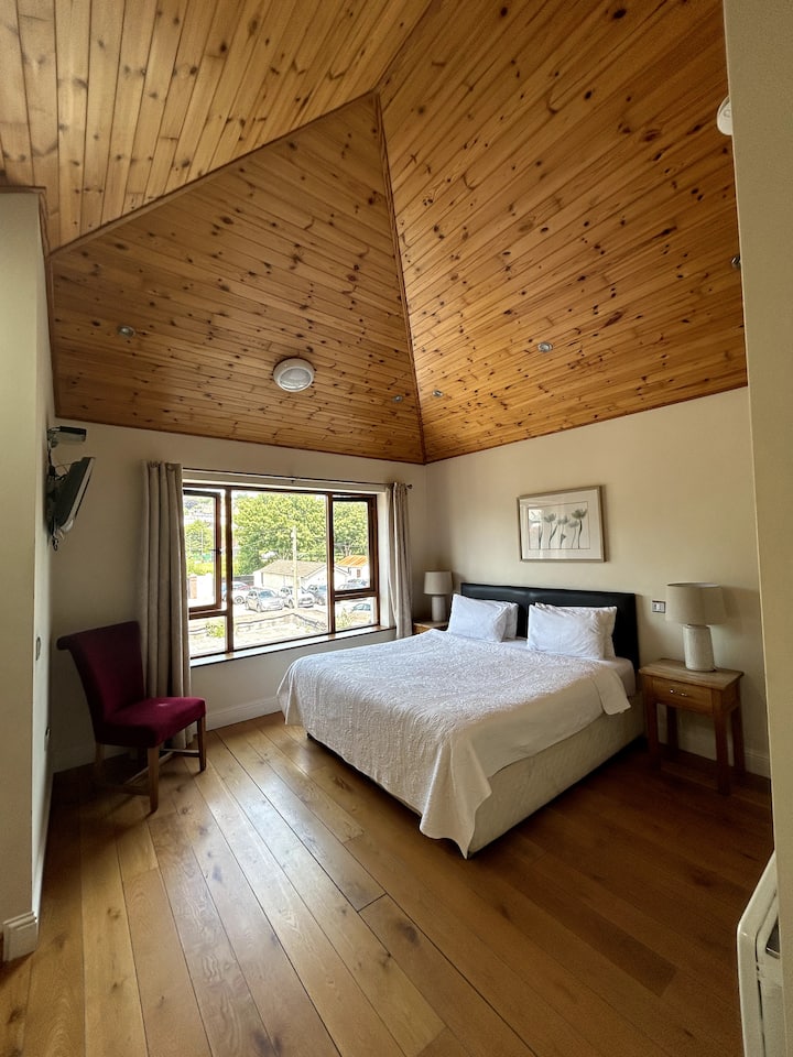 Spacious Loft Apartment | Central Location - Cork