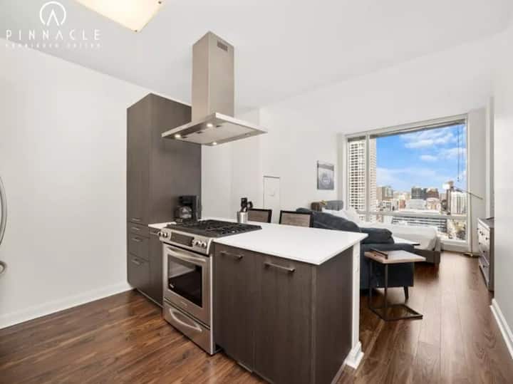 Studio In The Heart Of The City - 32 Night Min - Chicago, IL