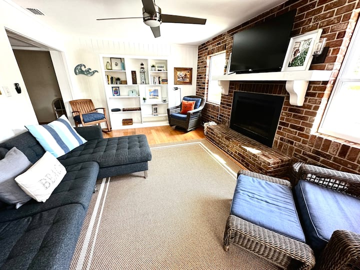 *Relaxing Charm & Beaches, Parks, Dining & Fun* - Dunedin, FL