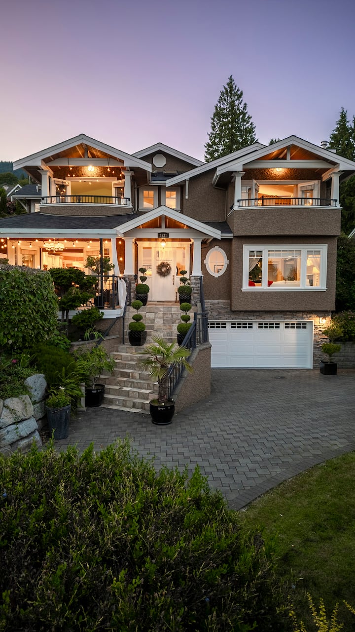 Beautiful West Vancouver Ocean View House - West Vancouver