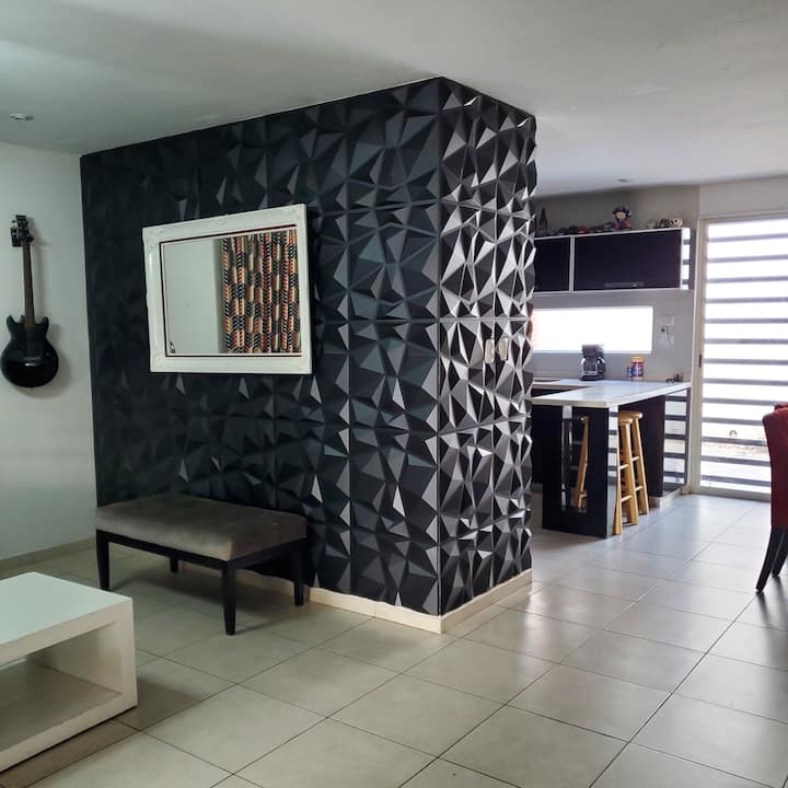 Casa Totalmente Equipada Al Poniente De La Ciudad - Monterrey