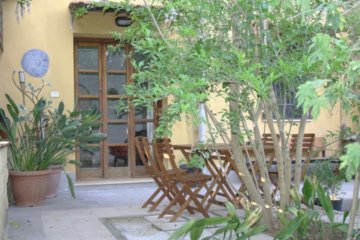 Paestum Center: -Genius Loci- House With Garden - Paestum