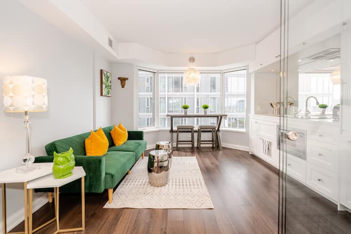 Yorkville, Rom, Upscale Restaurants & Shopping - Toronto