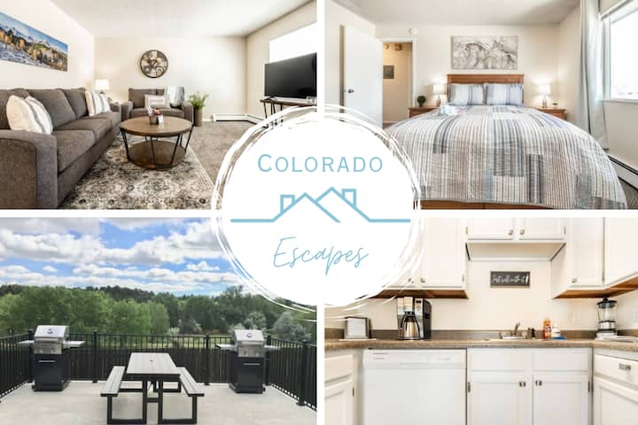 Getaway Condo: Spacious +  View + Laundry + Quiet - Colorado Springs, CO