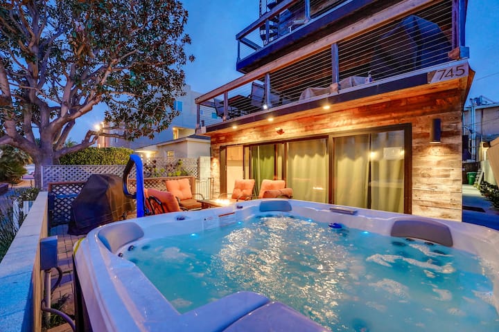 Beachside Getaway With Spa, Rooftop & Parking! - San Diego, CA