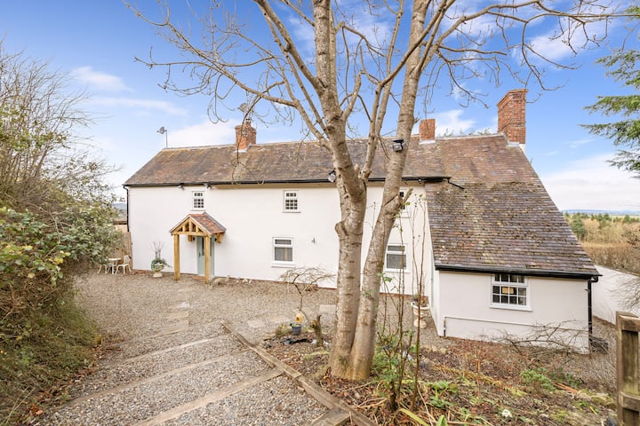 The Walkers Rest Gated Onto National Trust Forest - Much Wenlock