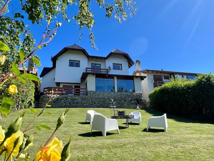 Hermosa Casa Con Vista Al Nahuel Huapi - San Carlos de Bariloche