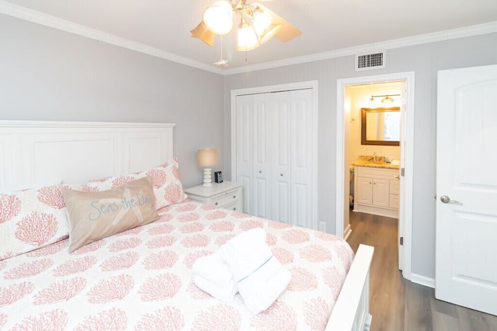 Right On The Beach With A Beautiful Ocean View! - ヒルトンヘッドアイランド, SC