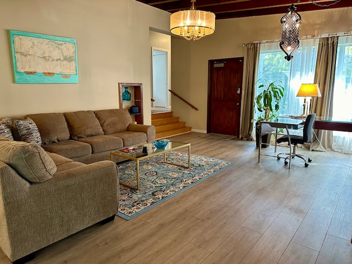 Villa Picasso In An Up-scale Area Of South Miami - Kendall, FL