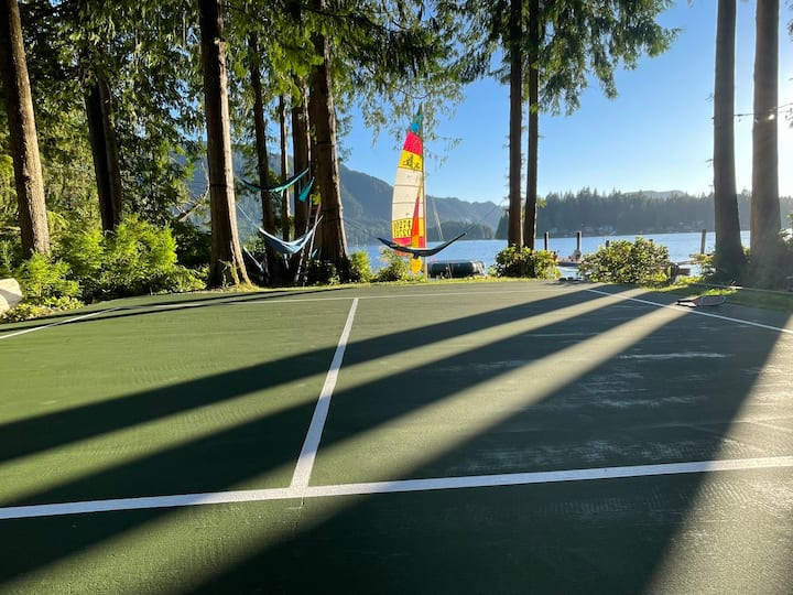 Serene Lake Cavanaugh Retreat - Lake Cavanaugh, WA