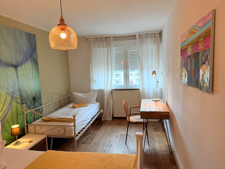 Spacious Twin Room In Our Cozy Hostel - Karlsruhe
