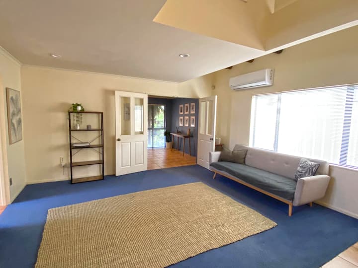 The Blue Jem - A Central City Home Away From Home! - ネーピア