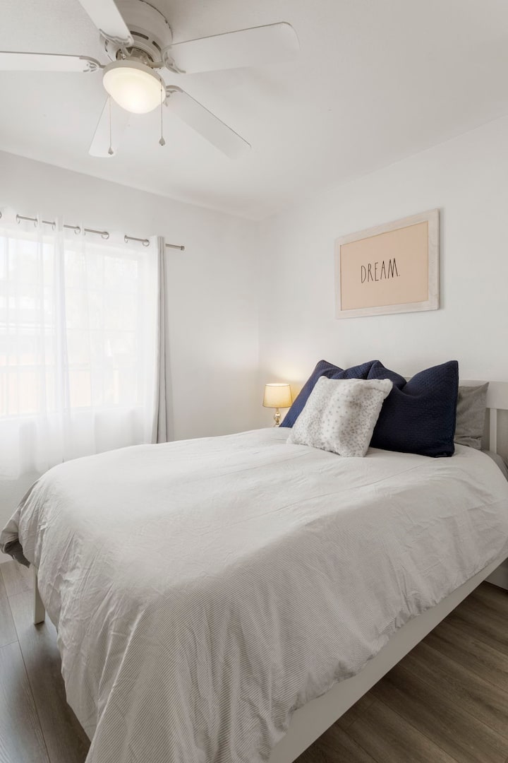Casitabungalow | Fully Stocked | 90 Walkscore - Bloomington, CA