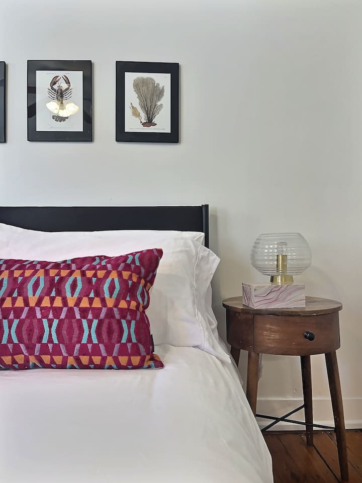 Mid-century Mod -West End 1 Br- Sleeps 2- 4 Guests - Portland, ME