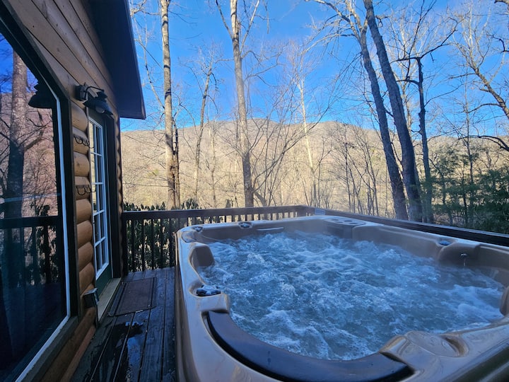 Cozy Private Smoky Mountains Cabin•near Waterfalls - Cherokee, NC