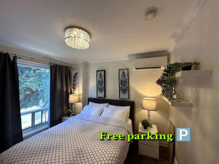 Charming Place Near Subway With Parking - Toronto, ON
