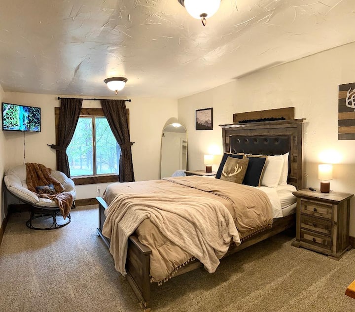 *Rustic Modern Cabin+a/c+large Fenced Yard!* - Ruidoso, NM