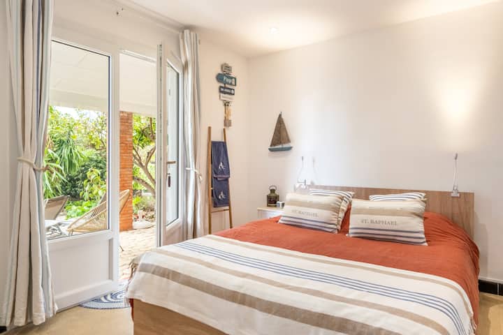 Chambre "Marine" Avec Terrasse Pieds Dans L'eau - Fréjus