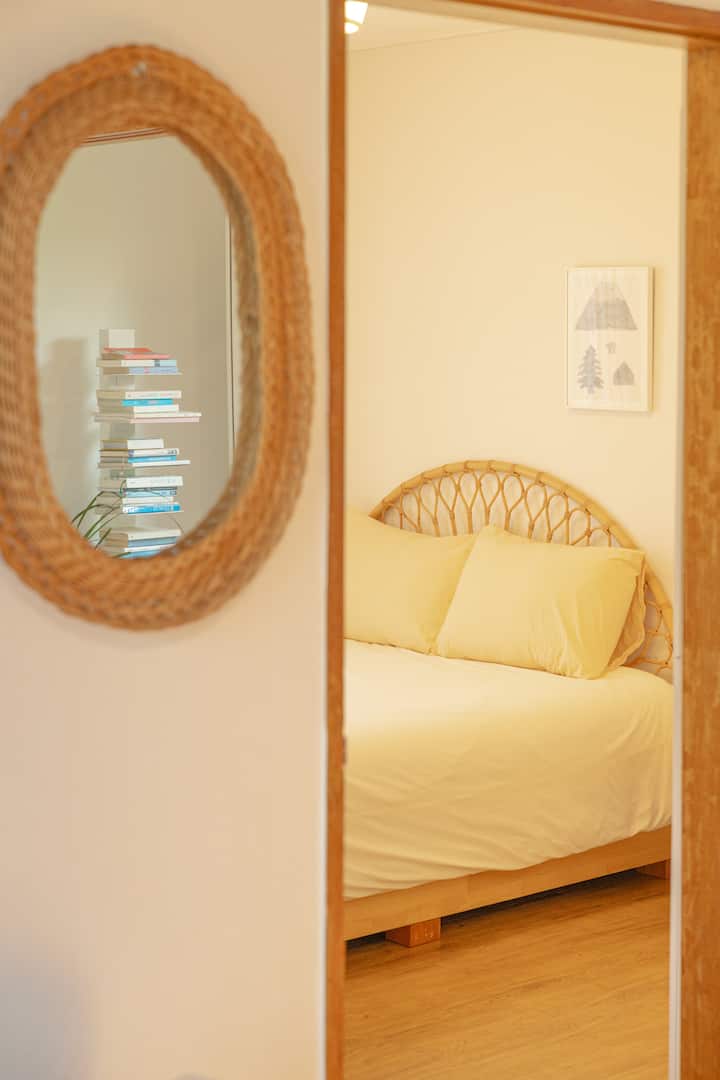 제주애월, 공항에서15분거리. 제주감성숙소. 편안한공간 - Jeju-si