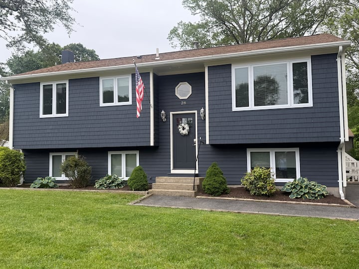 Charming Well Equipped Beach House In Narragansett - Narragansett, RI