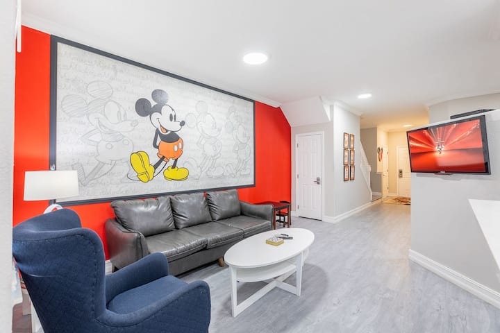 Mickey Mouse Townhouse 8 Miles From Disney! - Celebration, FL
