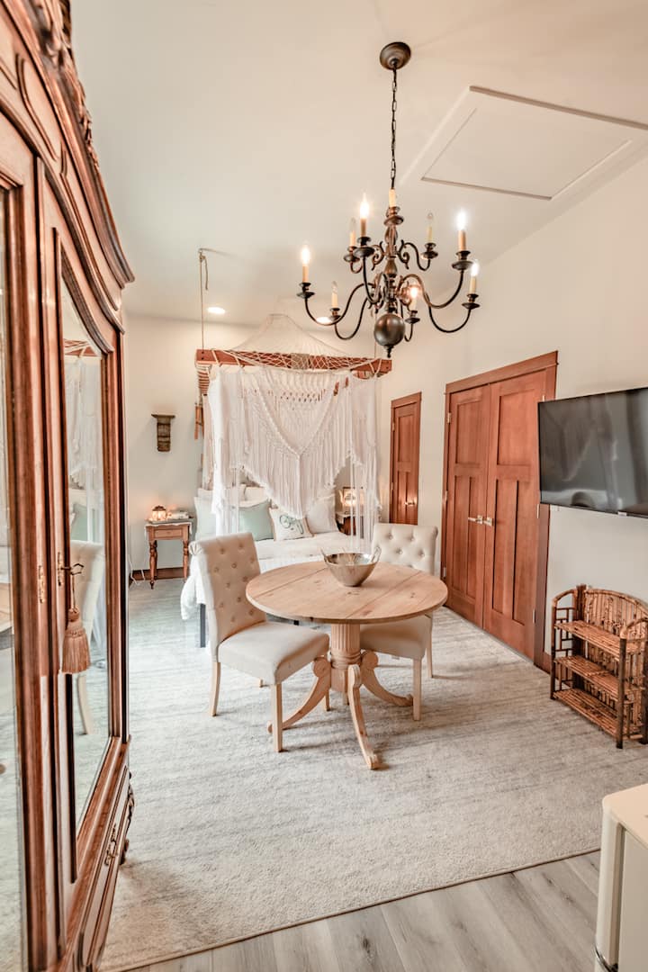 Storybook Garden Patio Suite (Private Entry) W/ac - Laramie, WY