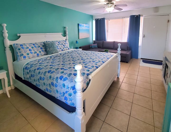 Beach Vibes @ Daytona Beach With Oceanview - Daytona Beach, FL