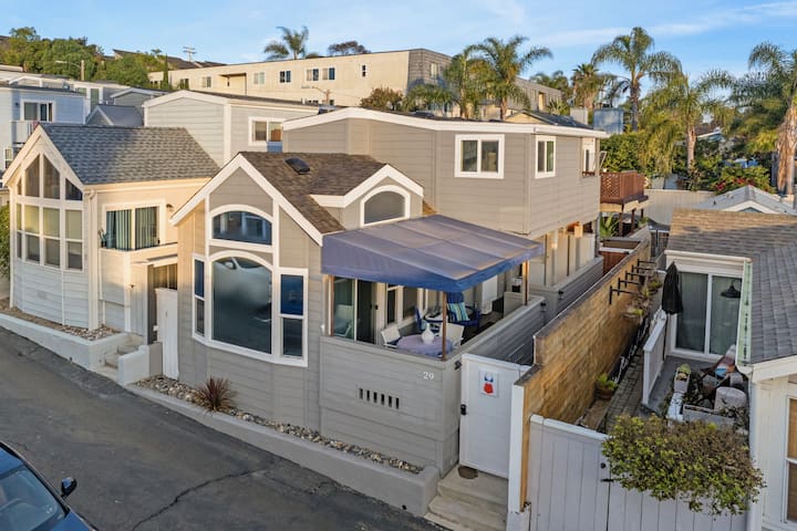 Beach Cottage, Walk To Beach, 2 Bedrm W/ Bonus Rm - San Diego, CA