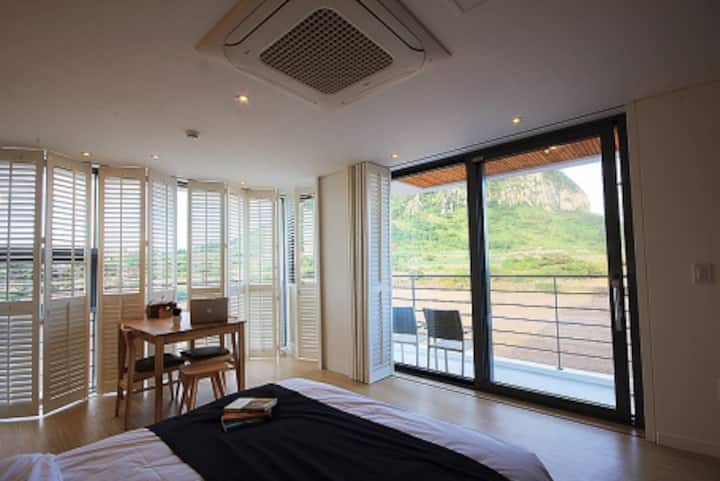 #꼭 봐야할 산방산뷰 숙소#실내자쿠지#파니니 조식무료#건축상수상#용머리해안 #커플추천※03 - Jeju-do