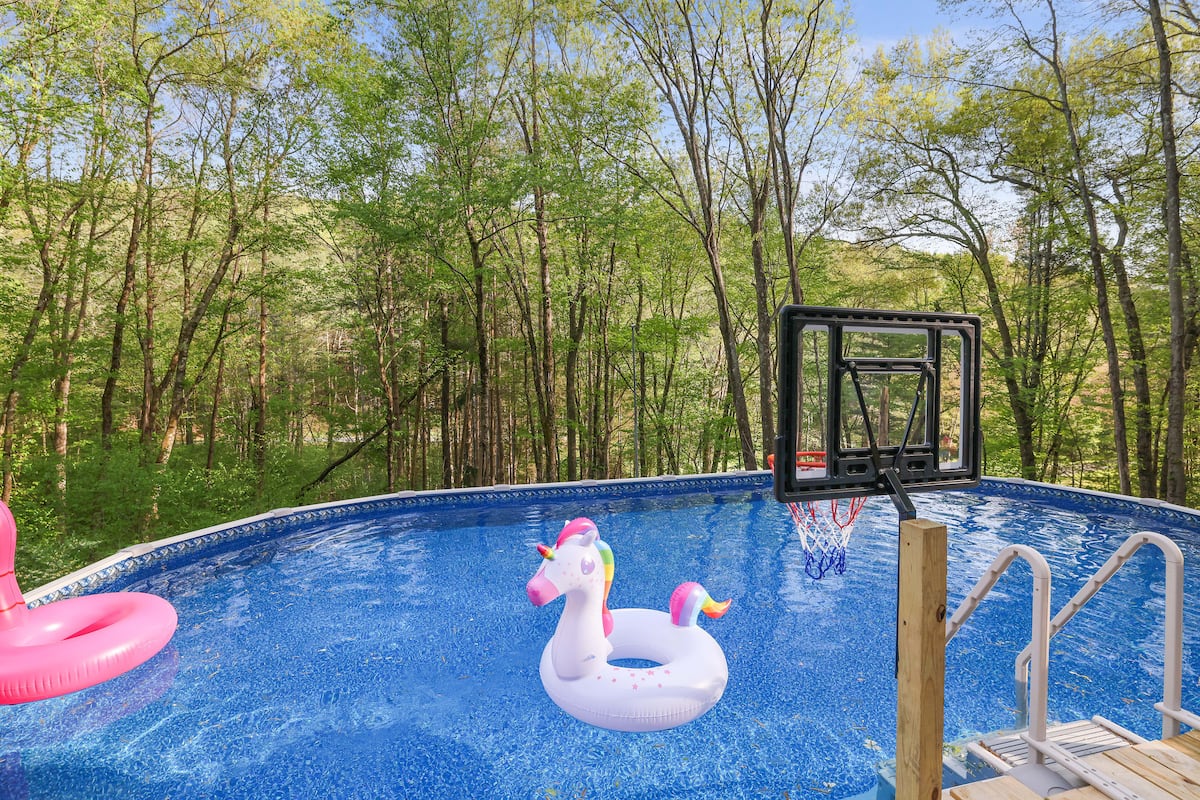 Mount Pocono Vacation Rentals with a Pool - Pennsylvania, United States ...