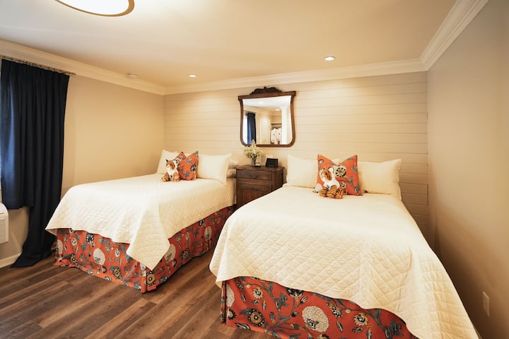 Jordan Room - Auburn, AL
