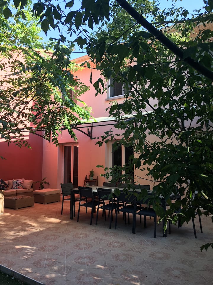 Villa Rose: Près Centre Ville, 4 Chambres, Jardin - Avignon