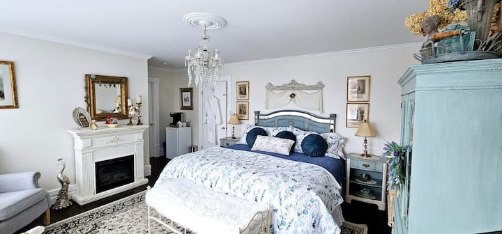 River Suite-luxurious King Bed & Jetted Soaker Tub - Kingston