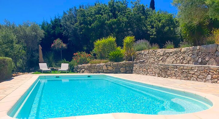 Villa 240m2 Av Piscine 10 Mn Des Plages Sur 5000m2 - Sanary-sur-Mer