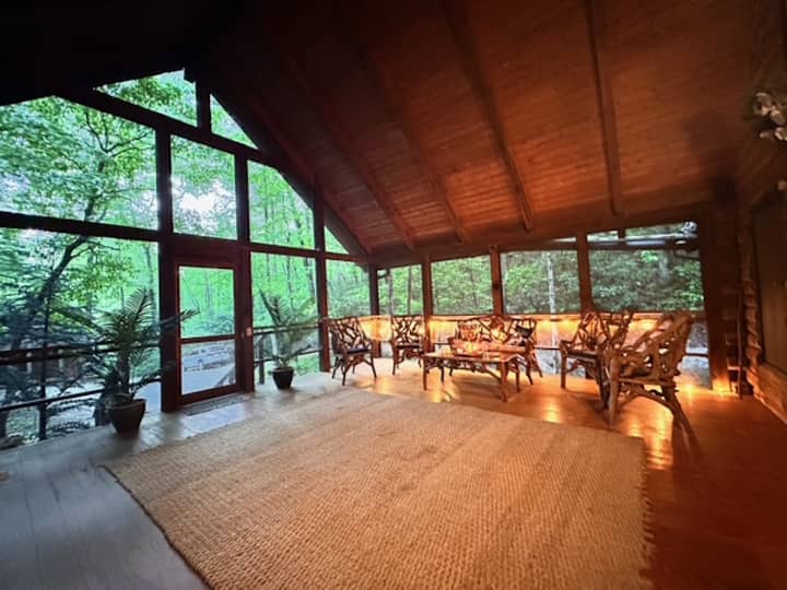 Rustic Forest Cabin W/ Hot Tub Near Highlands Nc - Highlands, NC