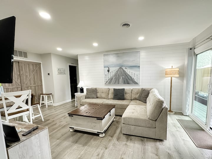 Freshly Renovated ! Steps To Outdoor Pool & Beach - Ocean City
