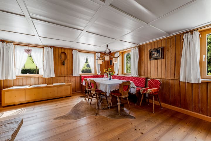 Ferienwohnung Wiesengrün - Uriger Hüttenstil - Maierhöfen