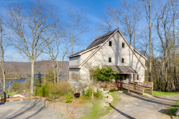Amazing Views! | 4bd/4.5ba | Dock, Wisp, Hot Tub - Deep Creek Lake, MD
