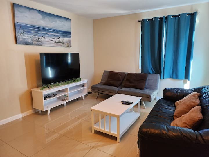 1 Mile To Waikiki - Shops Beach Nearby- Free Prkg - Honolulu, HI