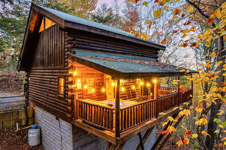 Gorgeous Log Cabin*gburg*private Deck W/hot Tub! - Gatlinburg, TN
