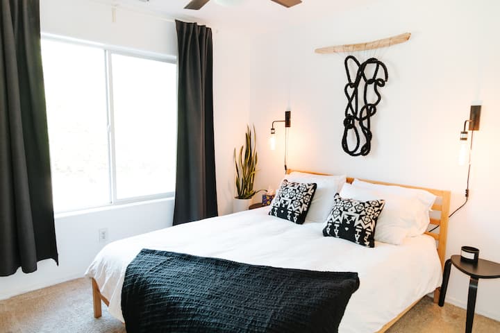 Cathedral Park Townhome With Porch! - Portland, OR