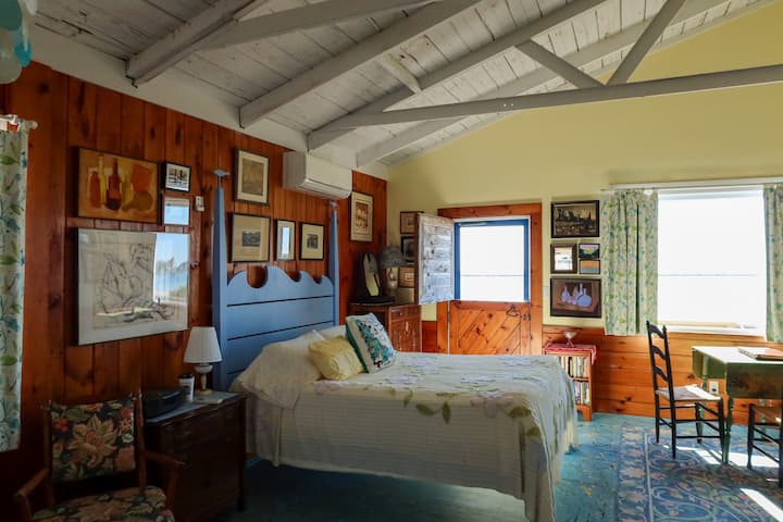 Beachfront Studio Kitchenette Cinnamon Sands East - Provincetown, MA