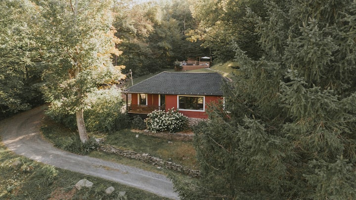Catskills Retreat: 4br L Fire-pit L Hot Tub L Hike - State of New York