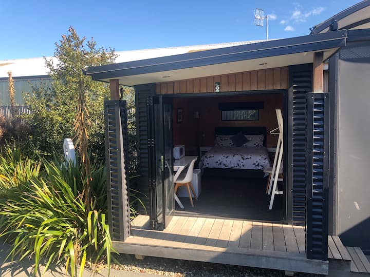 A Rural Retreat,  Cabin With Private Bathroom
No 2 - Hastings