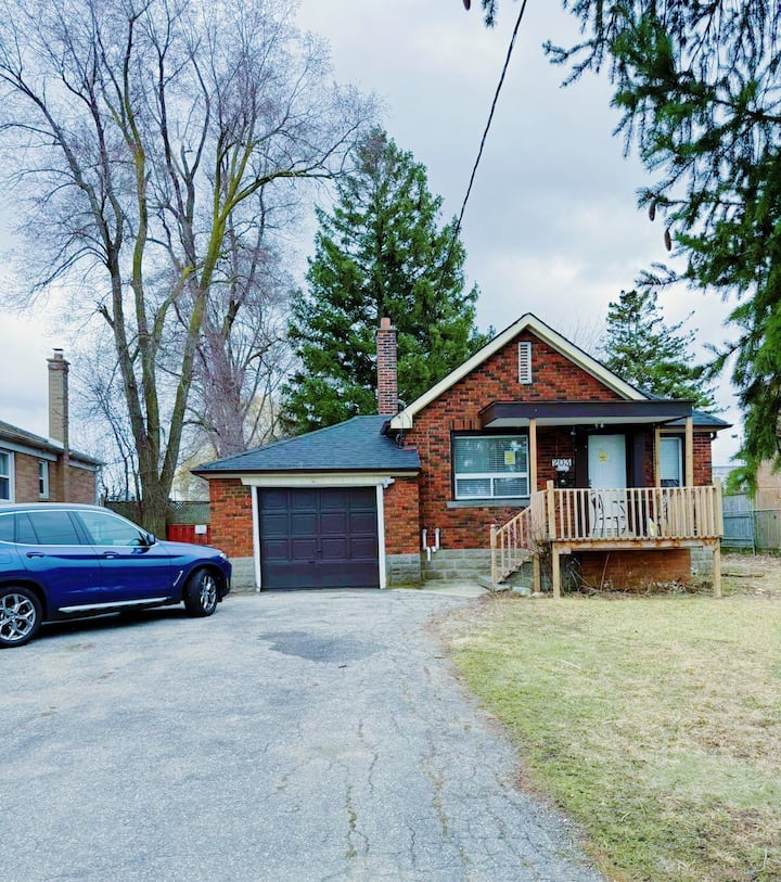 Entire Private 6bedrm, 6bath Home With Parkings - Toronto, ON