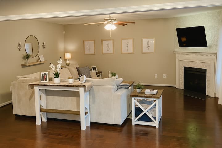 Modern & Charming 2,600 Sq Ft Home W/ Backyard - Elgin, SC
