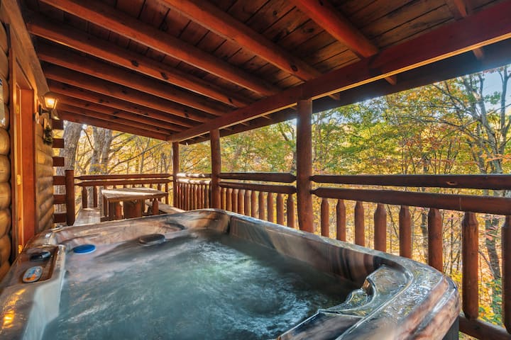 Rustic & Romantic! Hot Tub & Arcade!- Bear Ridge - Gatlinburg, TN